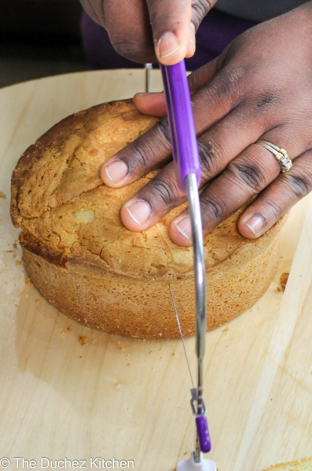 How to Level and Tort Cake with/ without Leveler - The Duchez Kitchen