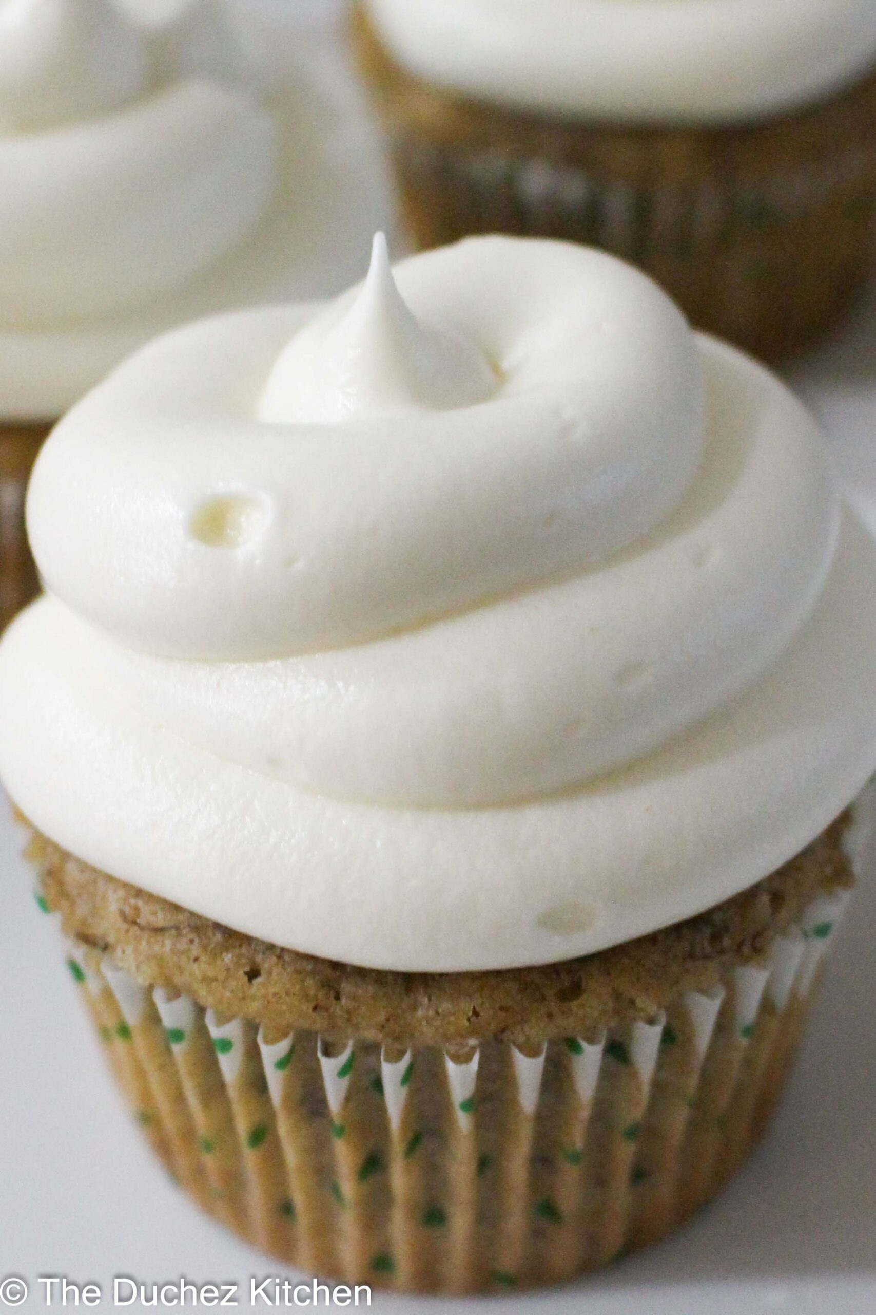 How to make vanilla buttercream frosting - The Duchez Kitchen