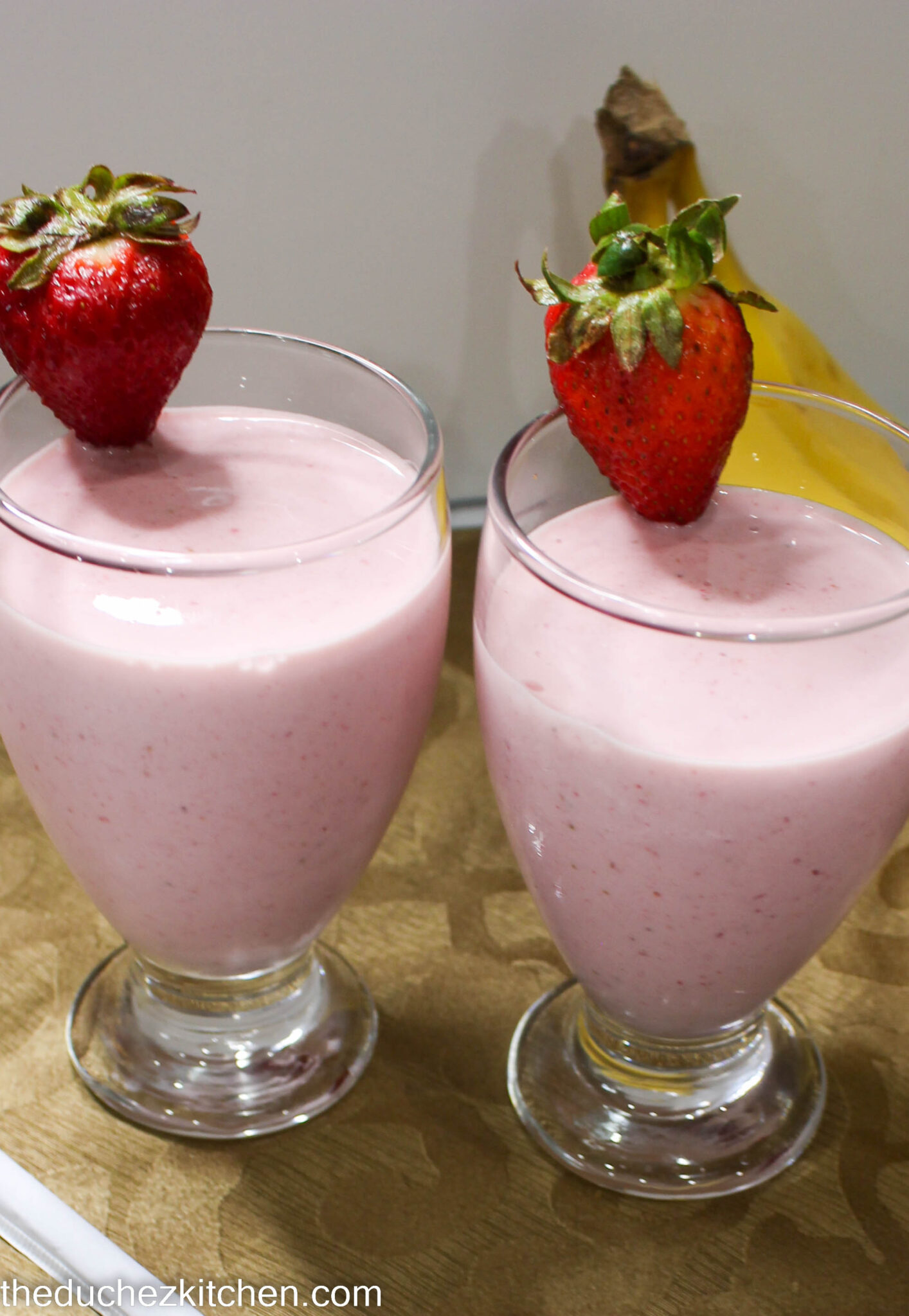 Strawberry Banana Milkshake Recipe - The Duchez Kitchen